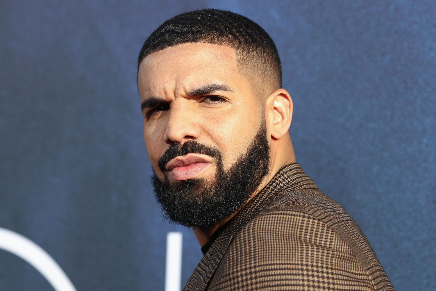 Drake tërheq vëmendjen me modelin e çuditshëm të flokëve… | Top Albania ...