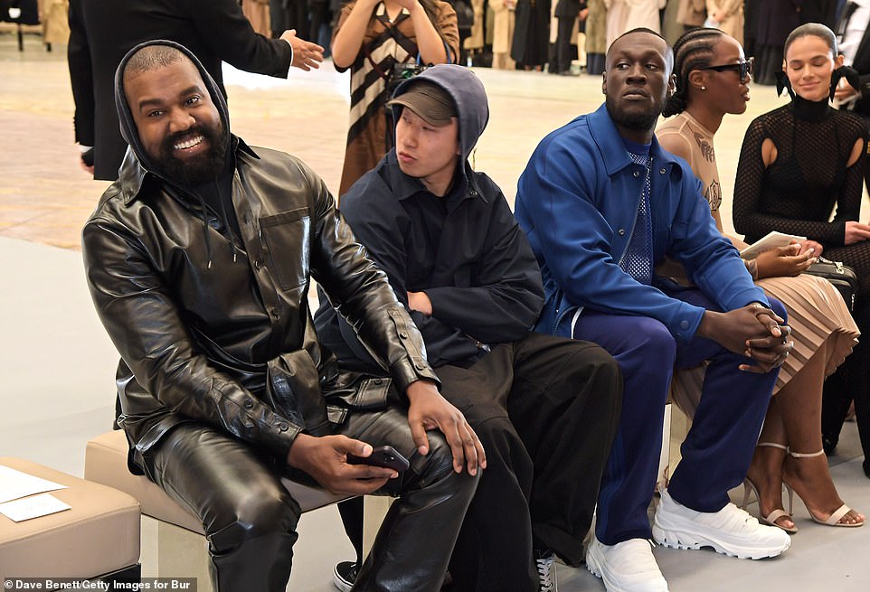 Kanye West nuk zhgënjen për të tërhequr vëmendjen, nga shapkat me ...